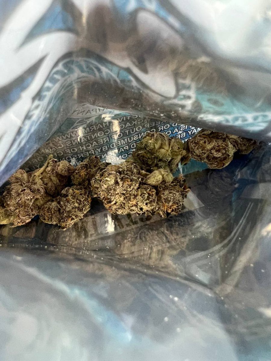 Elana Nugg On Twitter How Many Grams Can This Be elana-nugg-on-twitter-how-many-grams-can-this-be