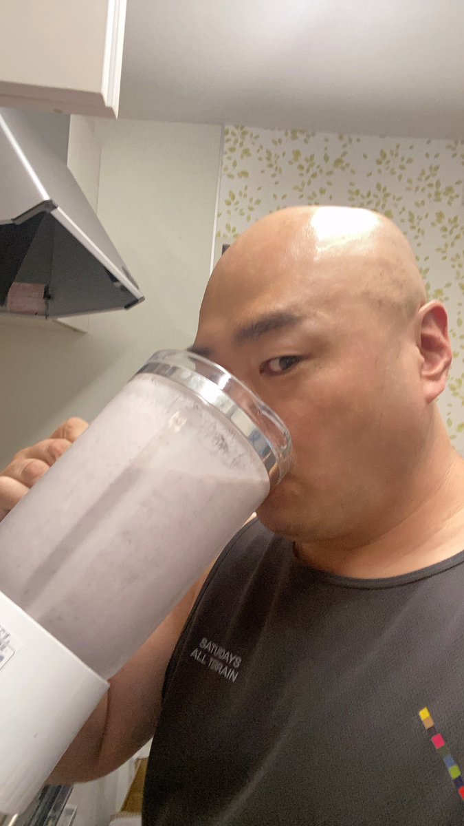 安田大サーカス クロちゃん On Twitter 朝ごはん スムージーヨーグルト、プロテイン、ストロベリー、ほうれん草、ブロッコリー、ブドウ、ブルーベリー 快適な午後のために