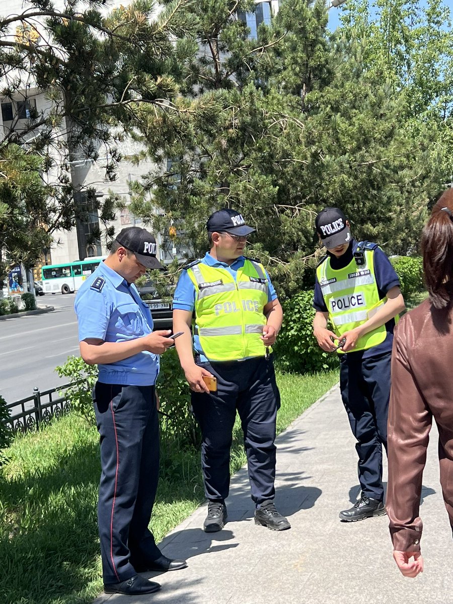 Дэнс мн Сэтгүүлч Т Шинэбаяр On Twitter Цагдаа нар нь хөөгөөд байх юмаа
