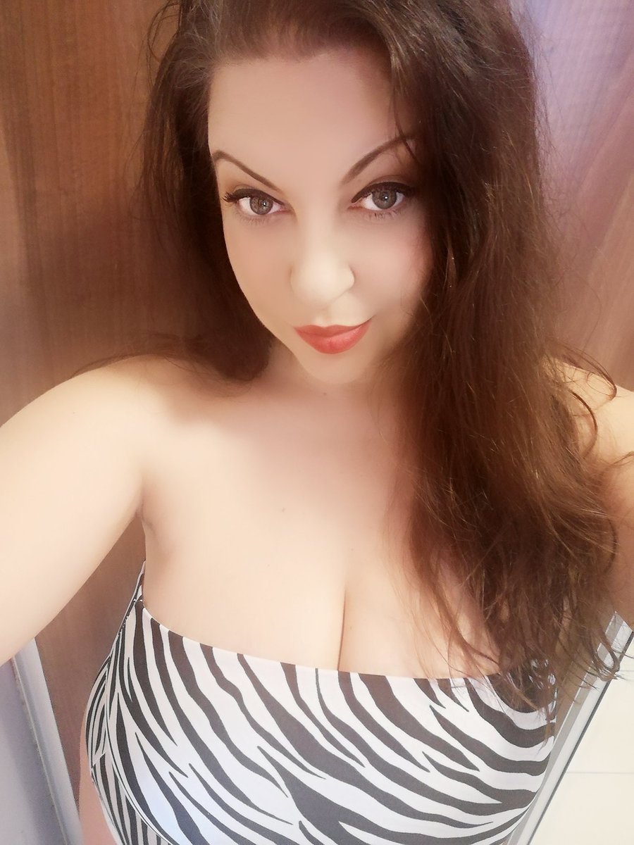 BUSTY PARADISE 49K on Twitter: "RT @KlaraHope2_0: Goooood morning 🌞😎 Usually Wednesday it's not ...