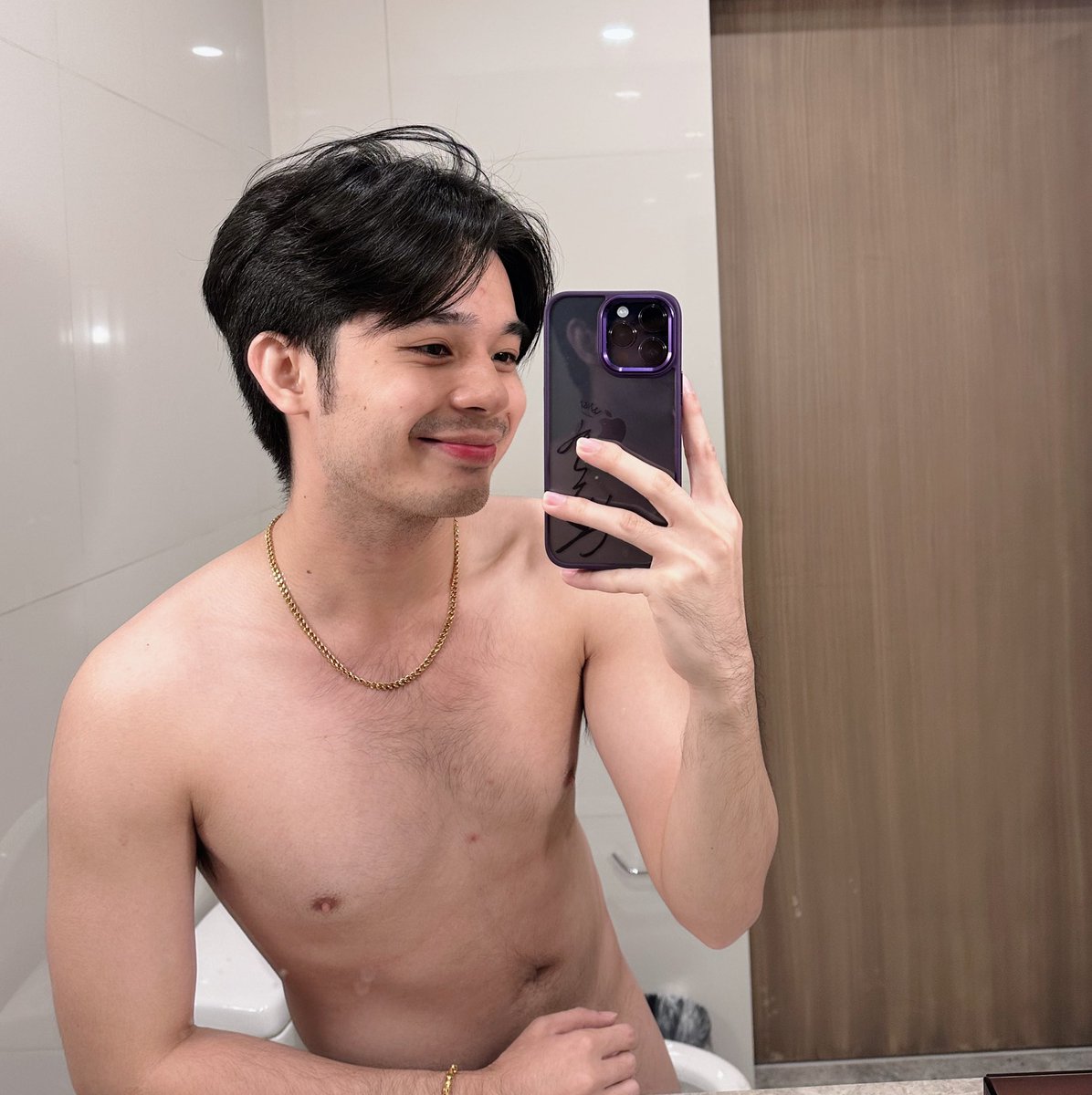 King♔ on Twitter: "You can’t get enough of me 🤪"