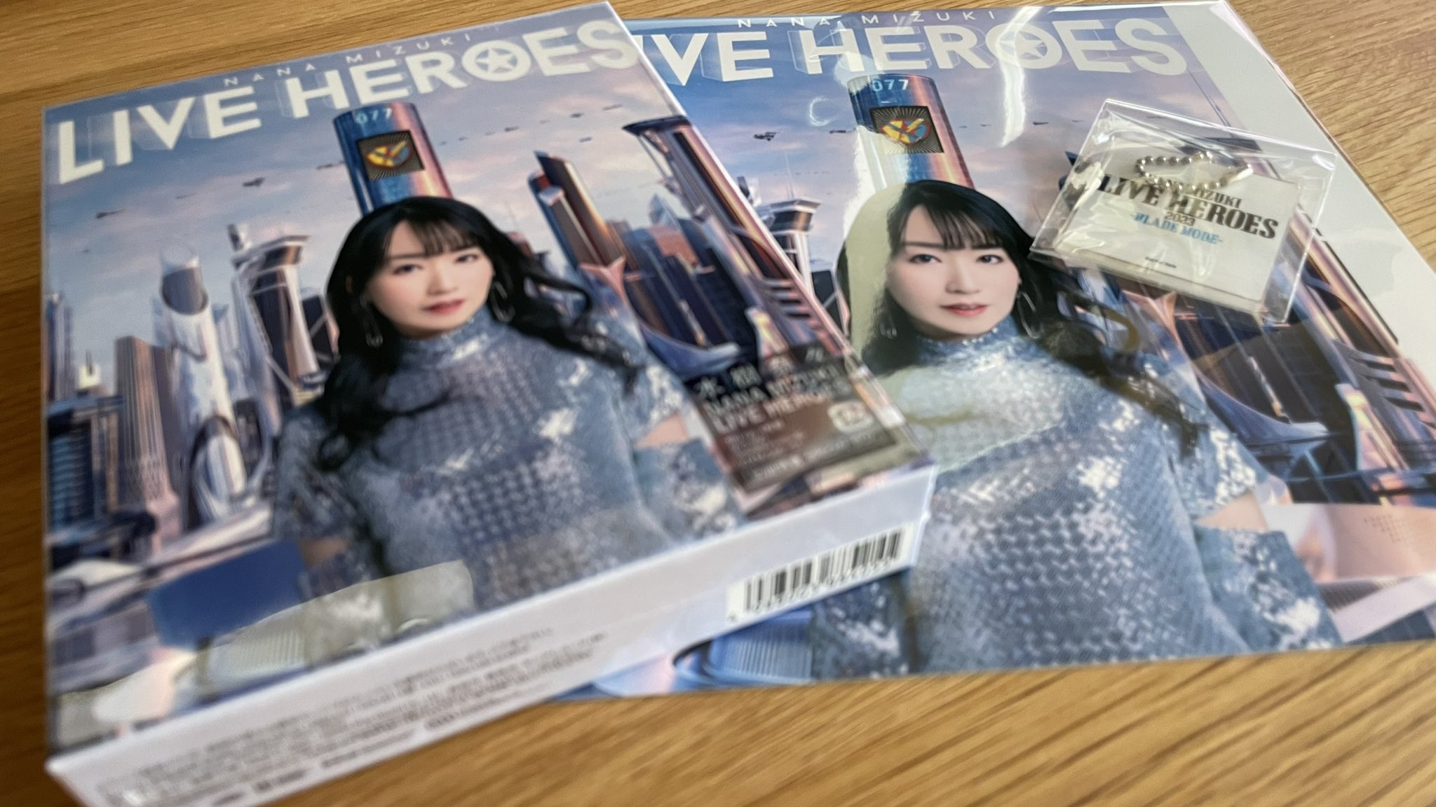 ずーかー On Twitter だいたい青で良いよね? 水樹奈々 『nana Mizuki Live Heroes』 雨宮天 『coversⅡ Sora Amamiya
