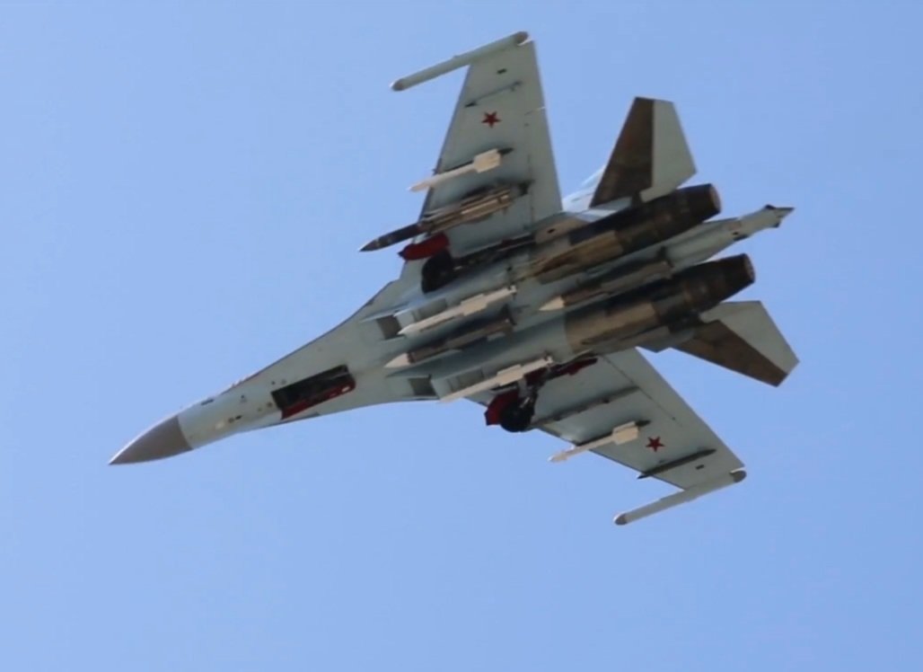 Why do Smaller aircraft like the f16 and f18 carry more missiles than Russian Jets? : r/hoggit