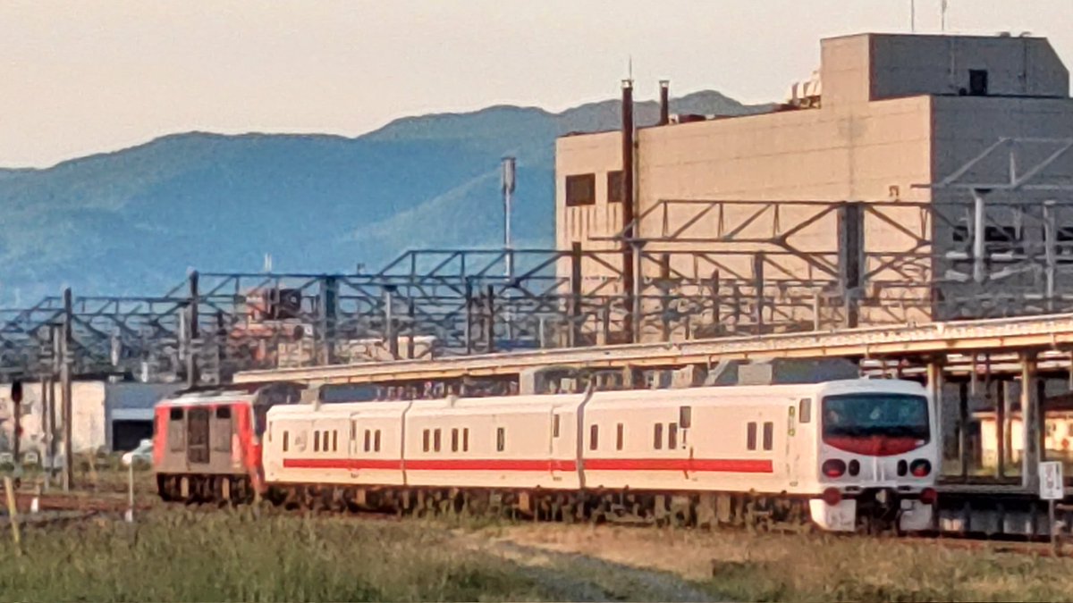 無想転生 on Twitter: "#ｷﾔE193 #甲種輸送 #DF200 ｷﾔE193系甲種輸送はDF200-9→EH800-15牽引。"