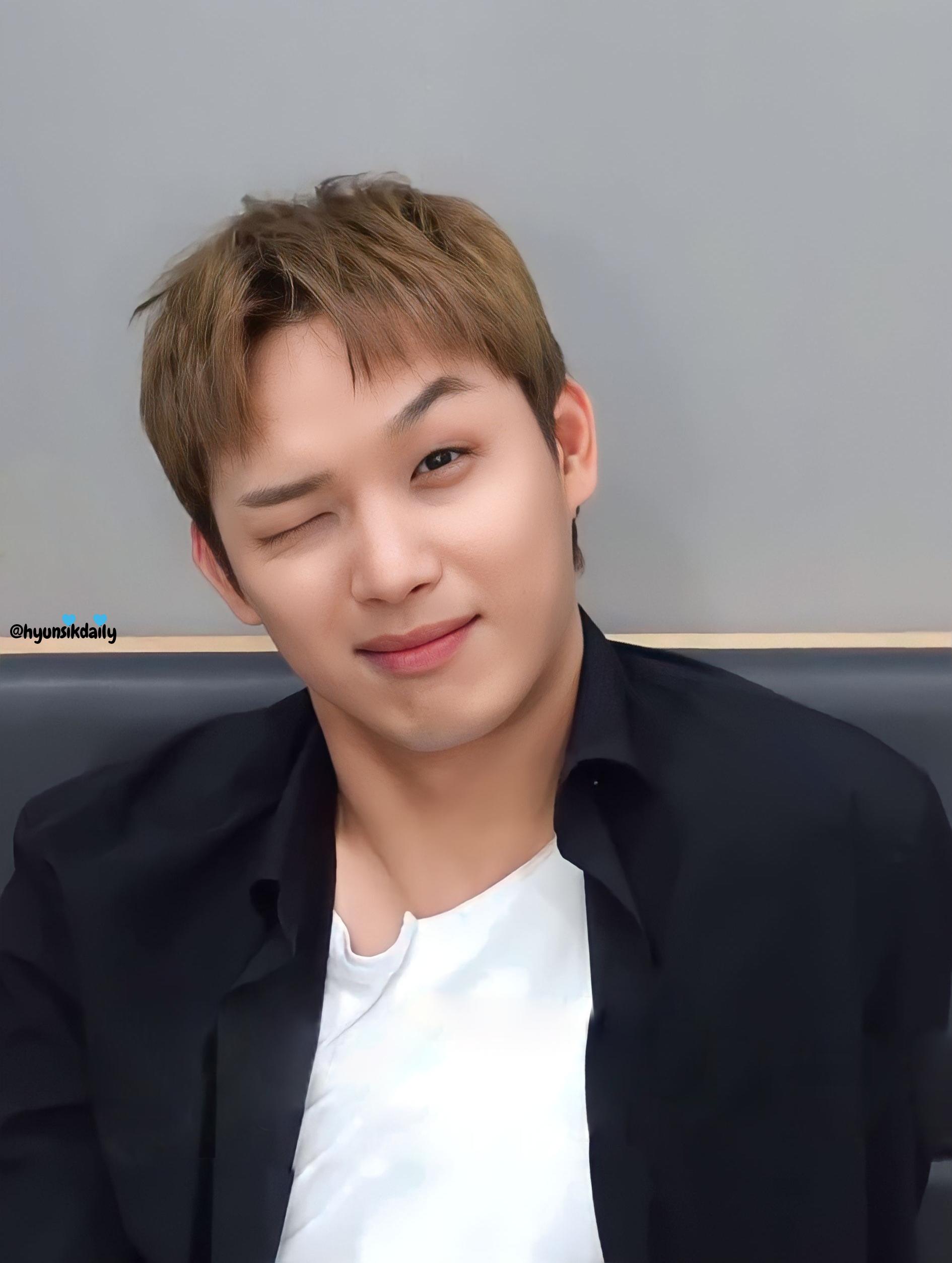 hyunsikdaily🍀 on Twitter: "Beatcom #184 | 230610 2nd week promotion "WAW" 📸 thread That face 😭🤏🤏 ...