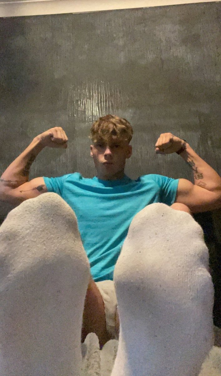 d on Twitter: "Worship @Aidenj0h_ big stinky alpha feet and perfect muscles and serve him he ...