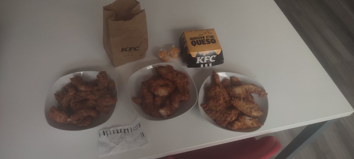 KFC on Twitter: "oye deja algo para el resto no?"