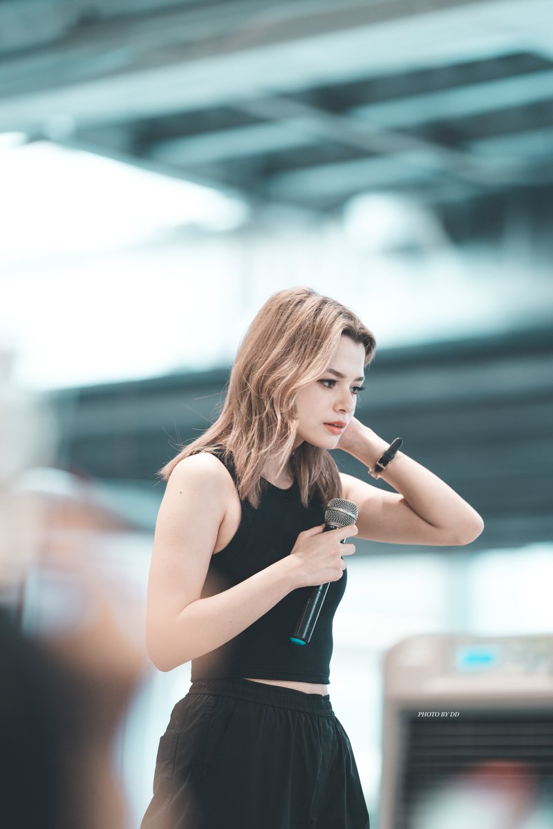 DD :) on Twitter: "𝐼𝑡'𝑠 𝑦𝑜𝑢 𝑡ℎ𝑒𝑟𝑒 𝑖𝑛 𝑚𝑦 𝑚𝑖𝑛𝑑 💖 #Beckysangels #DGxBecky"