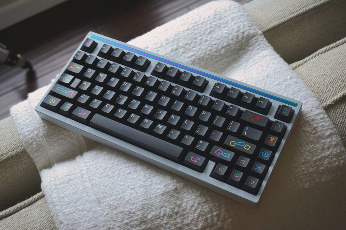 Space on Twitter: "RT @NateMadDog: @modekeyboards Sonnet with GMK Polybius from @Space_Cables"