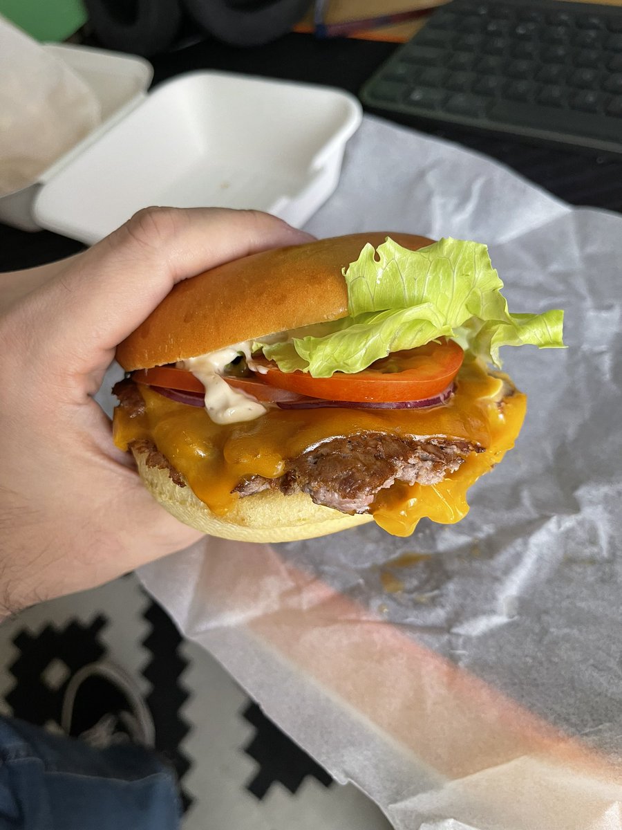 Chefe Jamon on Twitter: "Review do hambúrguer Musa da Devoro Burgers (5.08€ promo uber eats) As ...