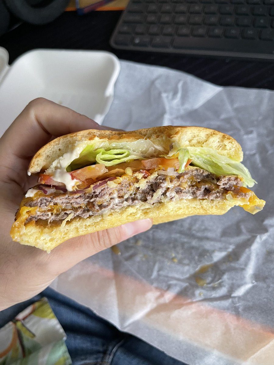 Chefe Jamon on Twitter: "Review do hambúrguer Musa da Devoro Burgers (5.08€ promo uber eats) As ...