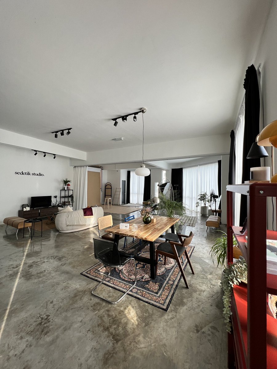 Ayin. on Twitter: "RT @ShrlSbrdn: studio doesn’t have to be plain & boring. space is open for ...