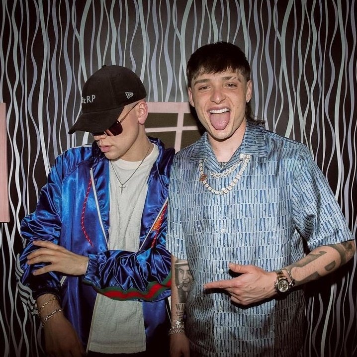 A cual de los dos se les hace mas guapo???? A mi el peso es que no se ...