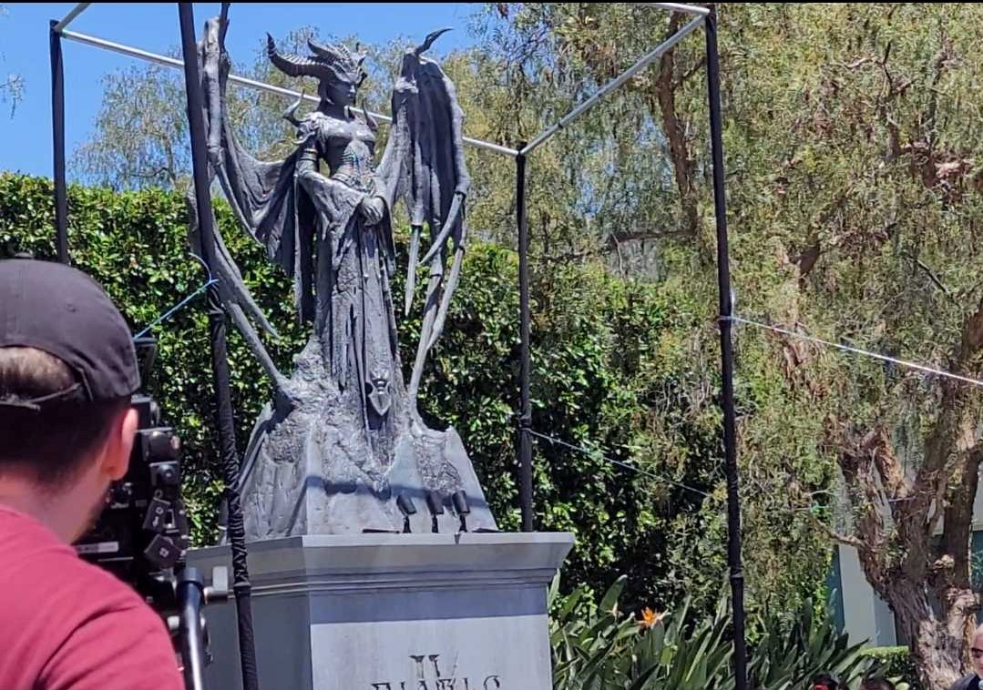 Ar Diablo Statue