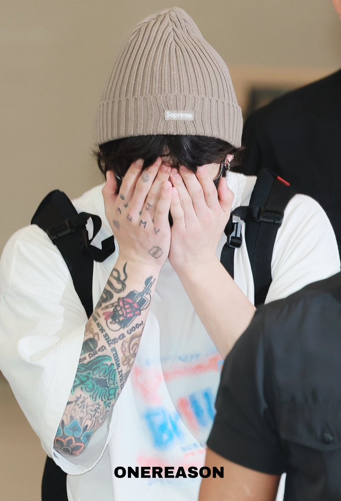 Mpiehvin on Twitter: "RT @Daily_JK97: OMG!! JUNGKOOK IS SO CUTE 😭 📸ONE_REASON_JK WELCOME HOME ...