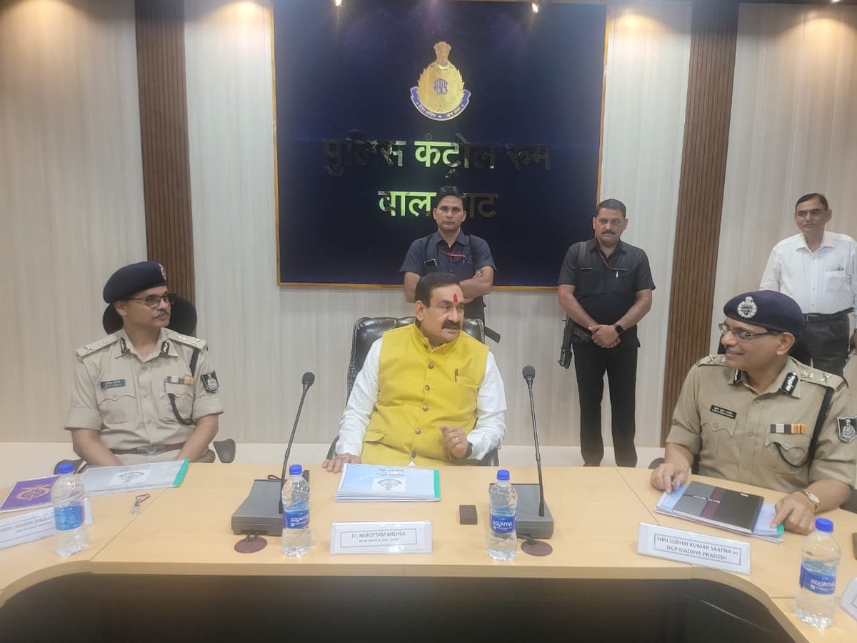 ANI MP/CG/Rajasthan on Twitter: "Madhya Pradesh Home Minister Narottam Mishra today held a ...
