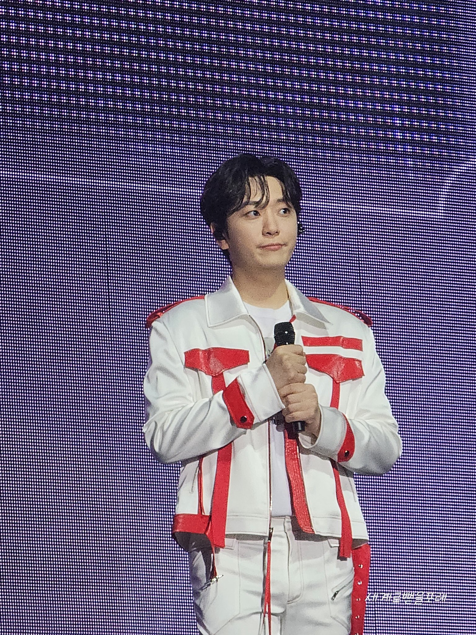 세계로뻗을포레♡ on Twitter: "잘찍힌건 이거뿐이네.....=ㅁ=..... 230618 일콘. Forestella https://t.co/rvsUnKWsNP ...