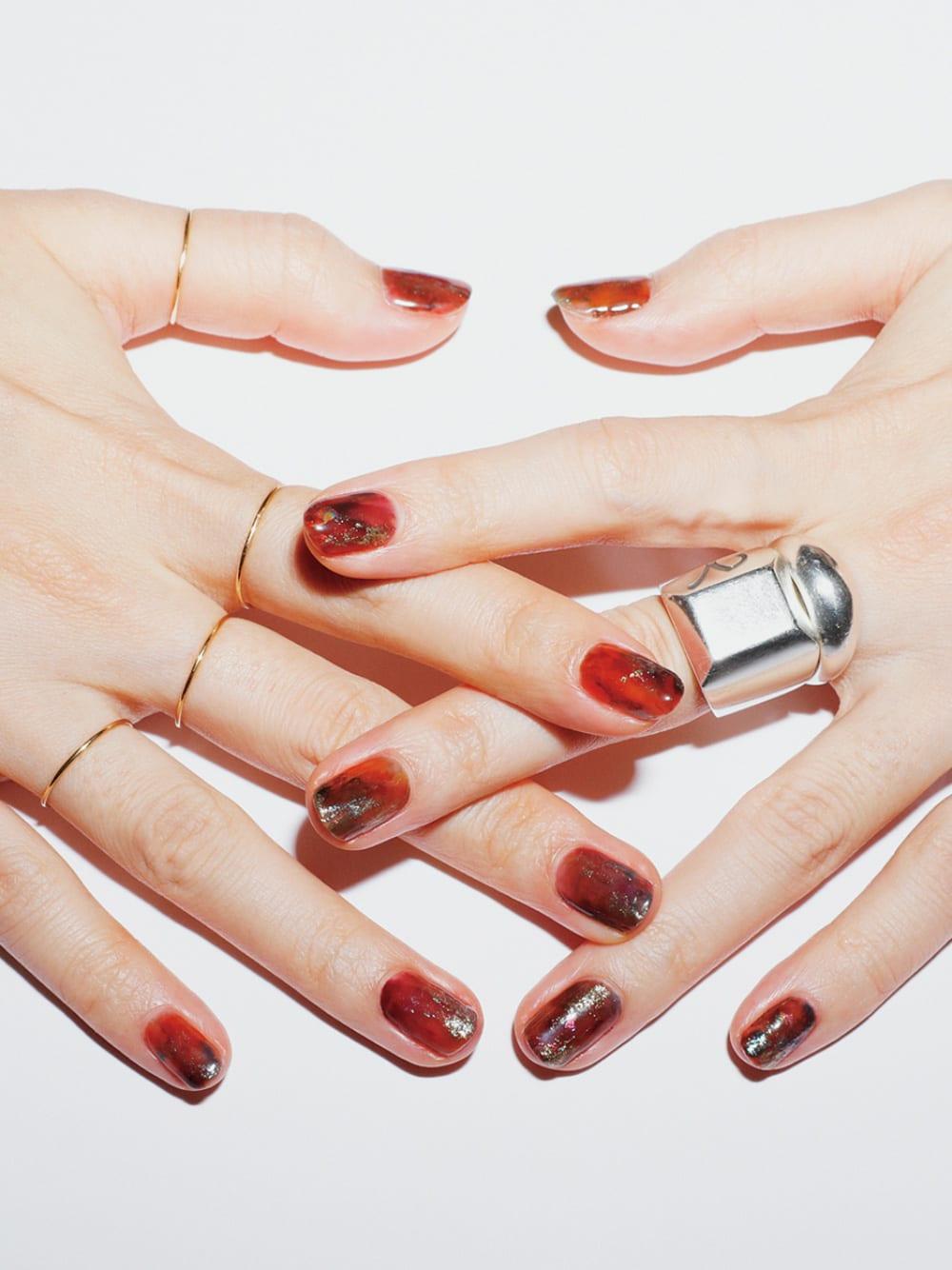 GINZA on Twitter: "おしゃれなレディの指先をSNAP💅今ならではのカラーやモチーフ、パーツ使いをどんどん試してみたくなる。https://t.co/uYZ2JQK2JF ...