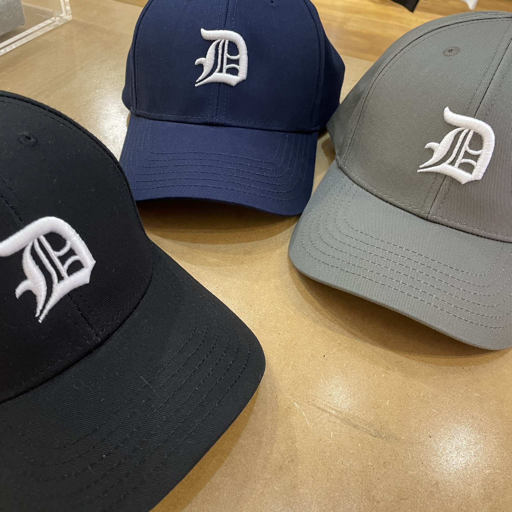 deviluse Flag Store on Twitter: "オンラインストアでは6/24(土)19時〜販売開始🕊️ 🧢Old English Cap ∟Black, Navy ...