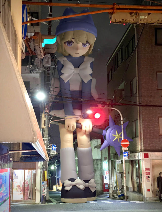 KAI-YOU（カイユウ） on Twitter: "つのつの、初個展 都市を徘徊する巨大キャラクターで注目の気鋭作家 ⇒https://t.co/1SUPqfOyaT #kai_you ...