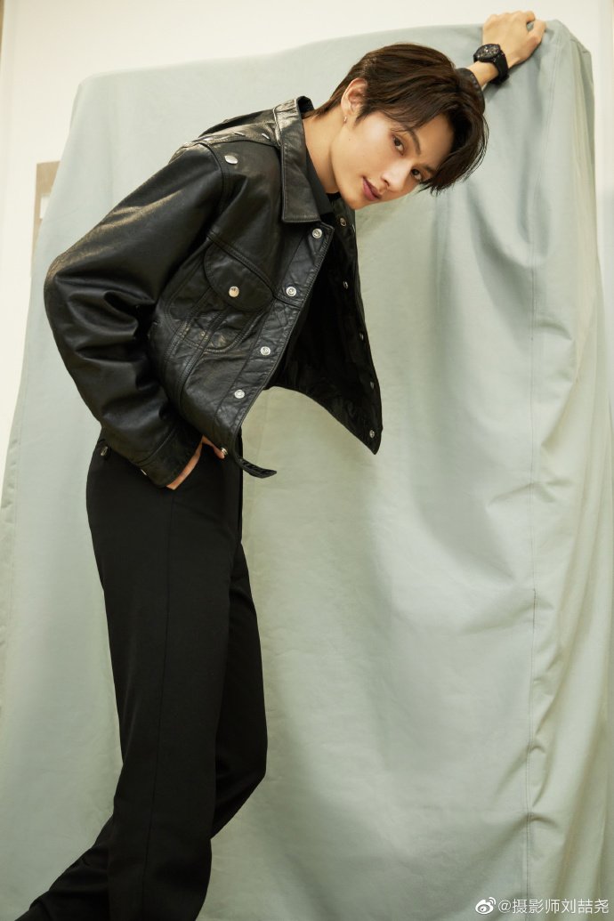 svt contents on Twitter: "[#WEIBO] 230622 刘喆尧 (photographer) weibo update with JUN #준 (other ...