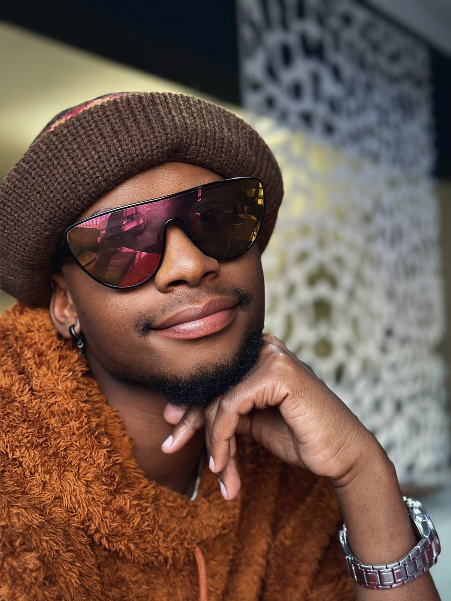 Thulani Mathebula 👁👑 on Twitter: "I was staring directly at the sun ☀️ during sunset today, it ...