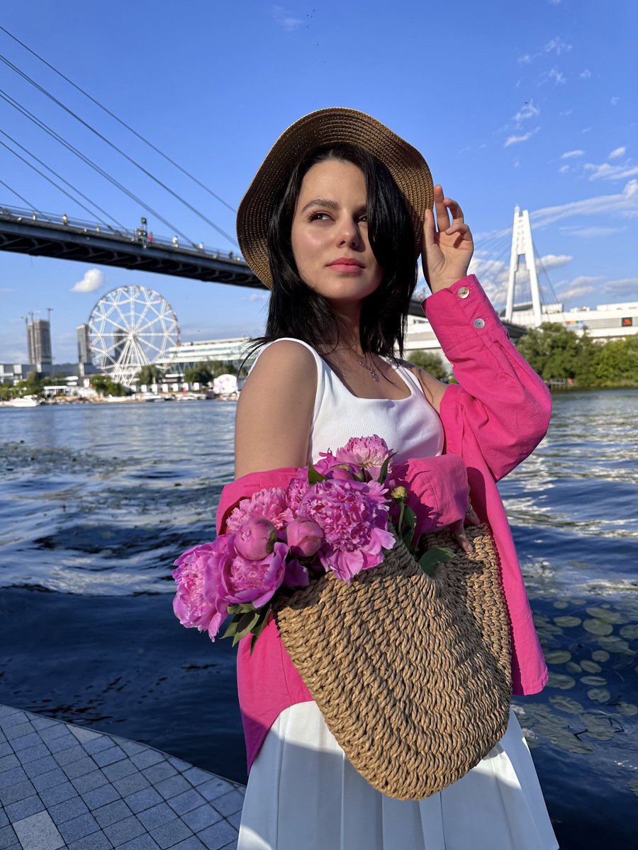 Anastasia Mars🪐 OS•OBJKT•FND on Twitter: "RT @a_marsart: 💓 Art vs Artist 💓"