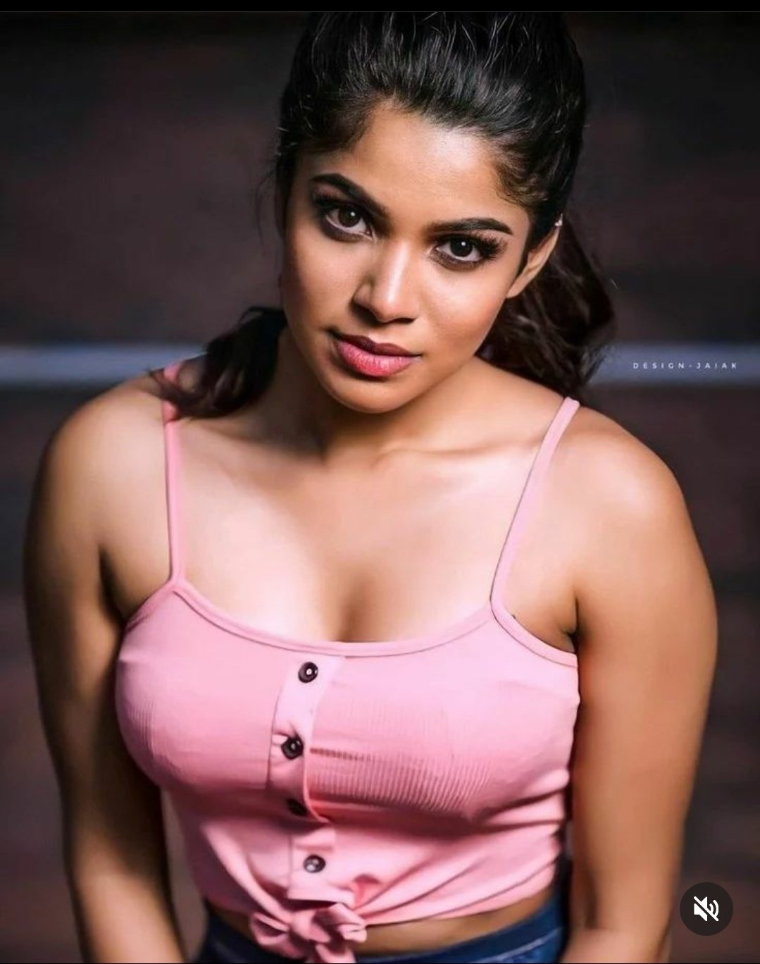 Filmi Pedia on Twitter: "Divya Bharti https://t.co/SAVfoVjwJb" / Twitter