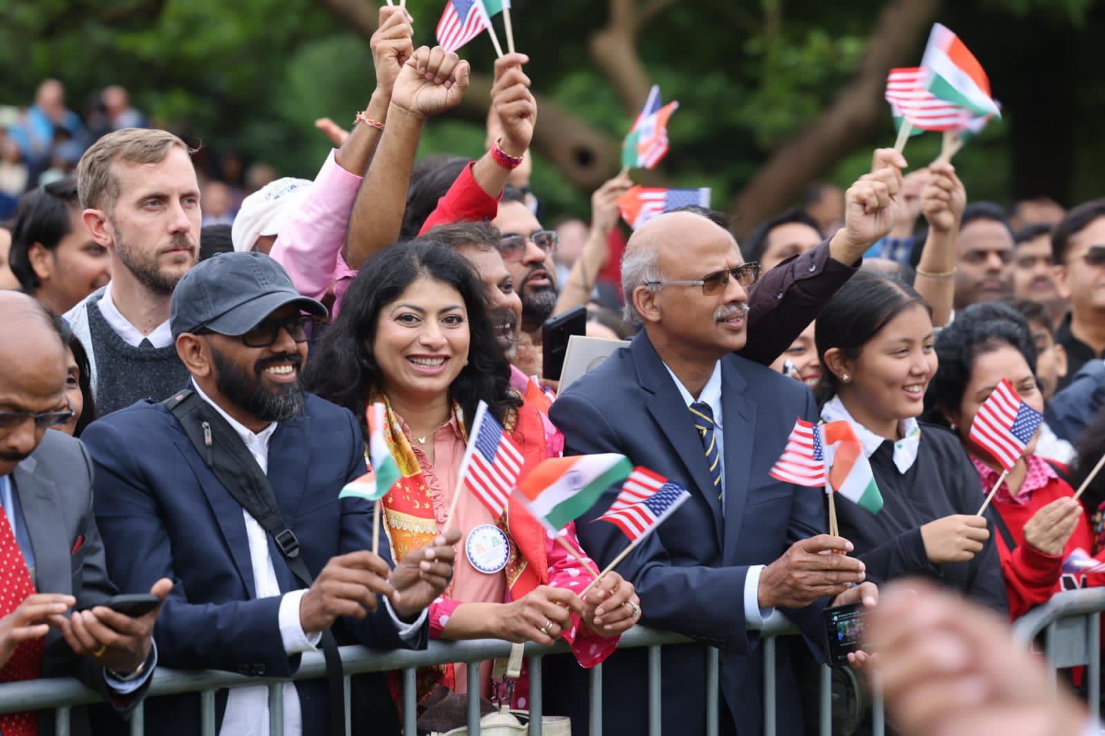 narendramodi_in on Twitter: "The Indian-American community gives PM @narendramodi an ...