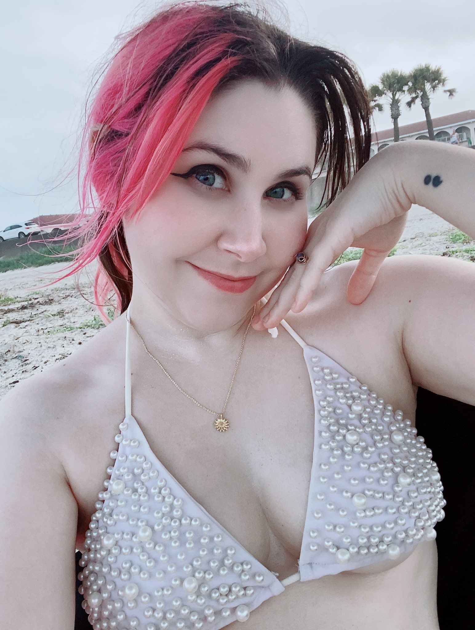 Haley on Twitter: "You know what time it is, new set just dropped and it’s on the beach 👀 VERY ...