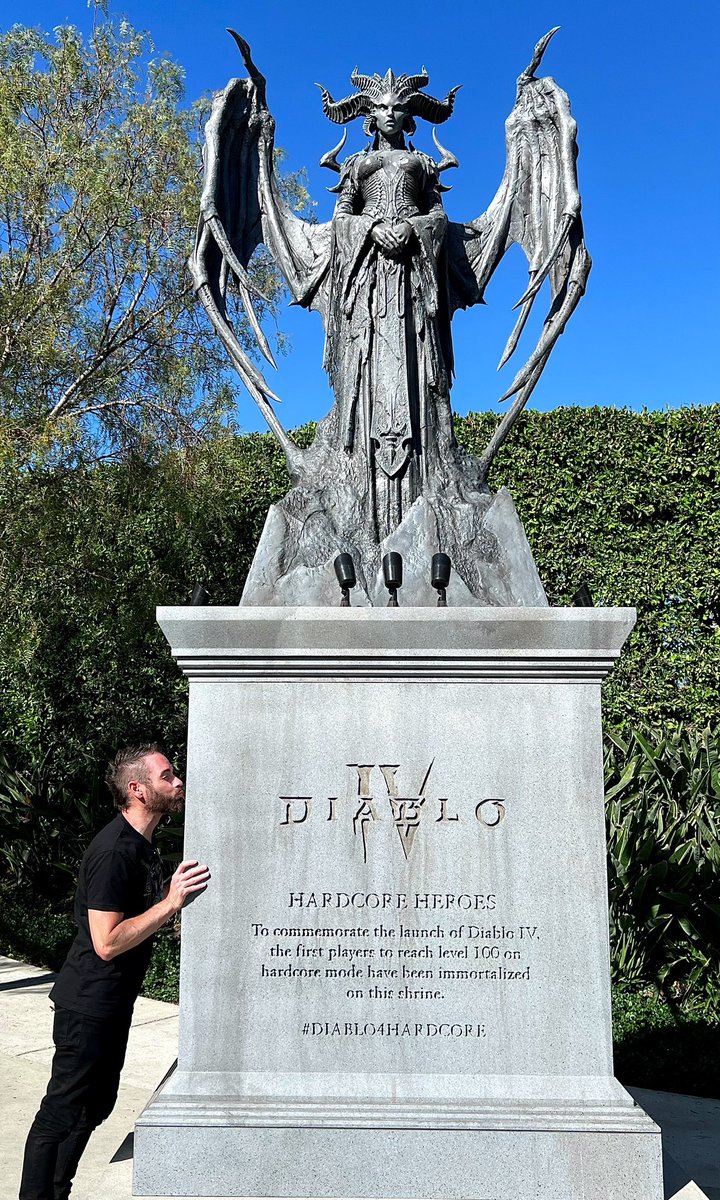 Ar Diablo Statue