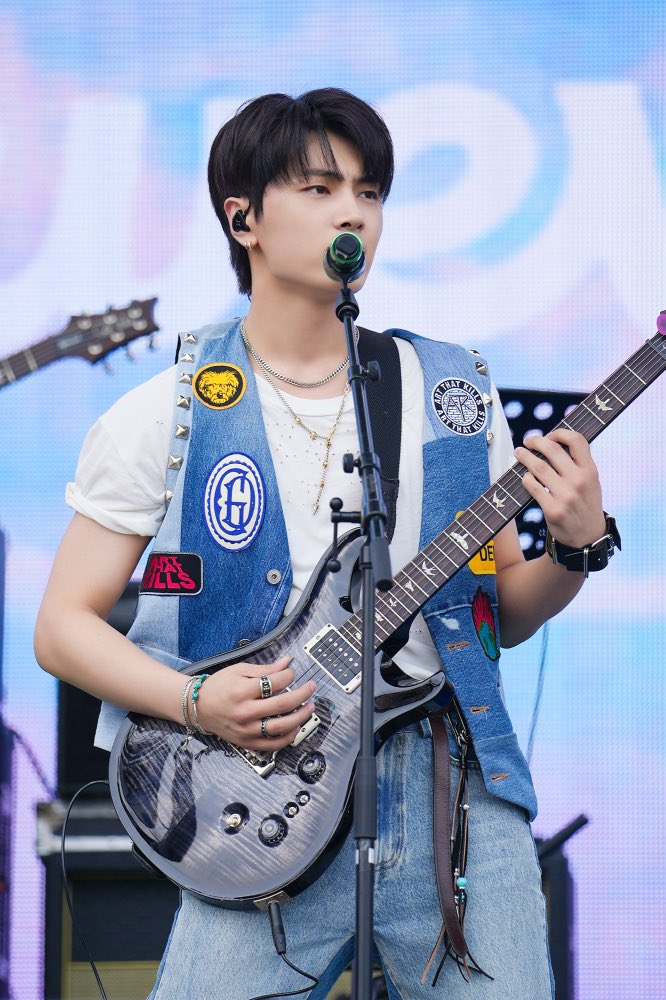 Na ⨾ Rockstar Jay on Twitter: ""For example, ENHYPEN member JAY broke out into an electric ...