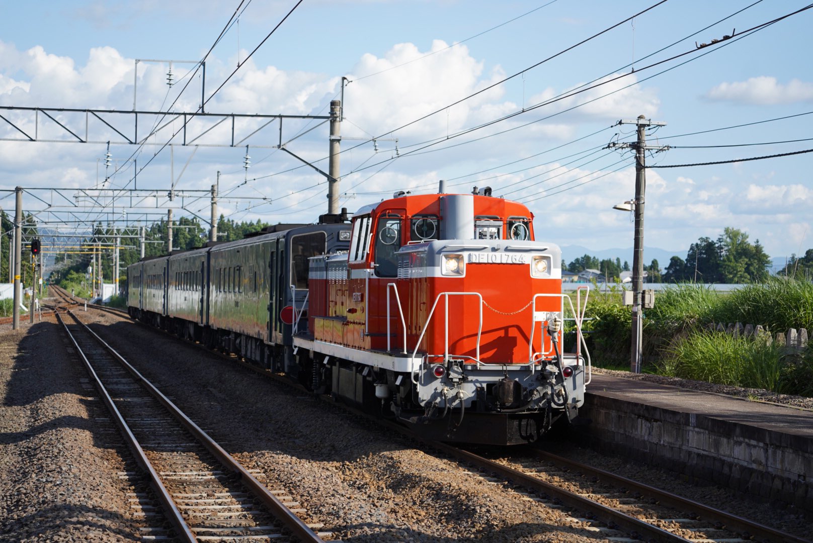 Masa Kudo on Twitter: "盛岡DE10 DE10 1764号機② 配9443 1週間前にお世話になったPDCことキハ141系700番台 まさかの1764号機ごとドナドナとは ...