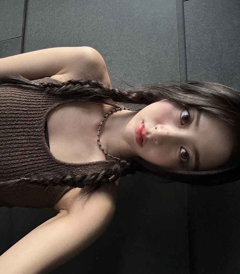 june on Twitter: "RT @sserapics: yunjin update instagram https://t.co/J2VIaMqMpg" / Twitter