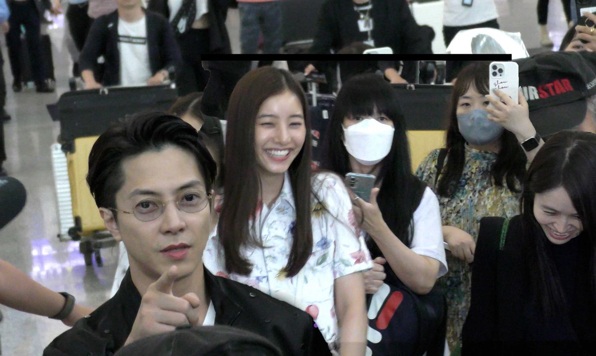 4KLive on Twitter: "20230623 山下智久 Tomohisa Yamashita 新木優子 Yuko Araki Hong Kong Airport Arrival ...