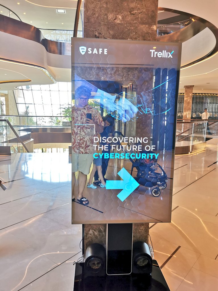 Or Hiltch on Twitter: "בנאדם: נוסע לסופשבוע להתנתק קצת. מגיע לעשות צ'ק אין במלון. היקום: https ...