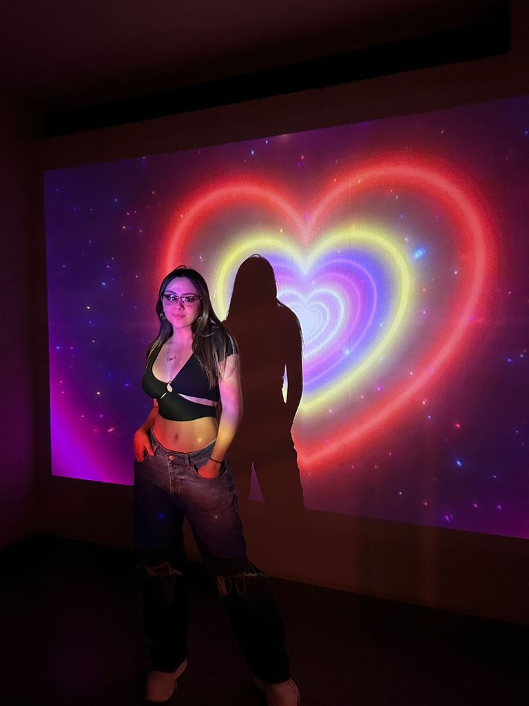 AmaBlitz🦄 on Twitter: "Mis amigas me tomaron estas fotitos el otro día con el proyector GV11 de ...