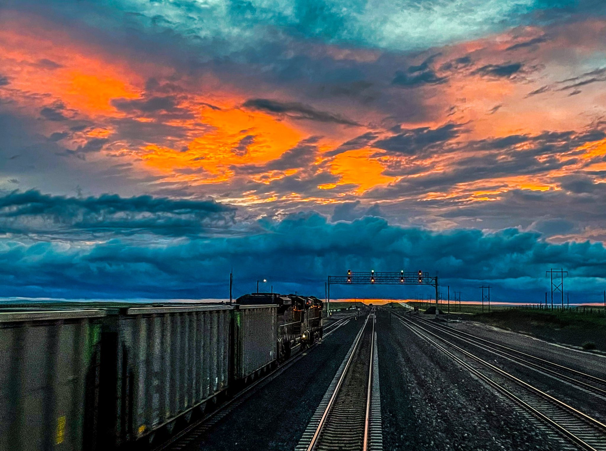 Vern on Twitter: "More shots from yesterday in the #PowderRiverBasin and #WyoBraska 📸🚂⛈️😎🎨It was ...