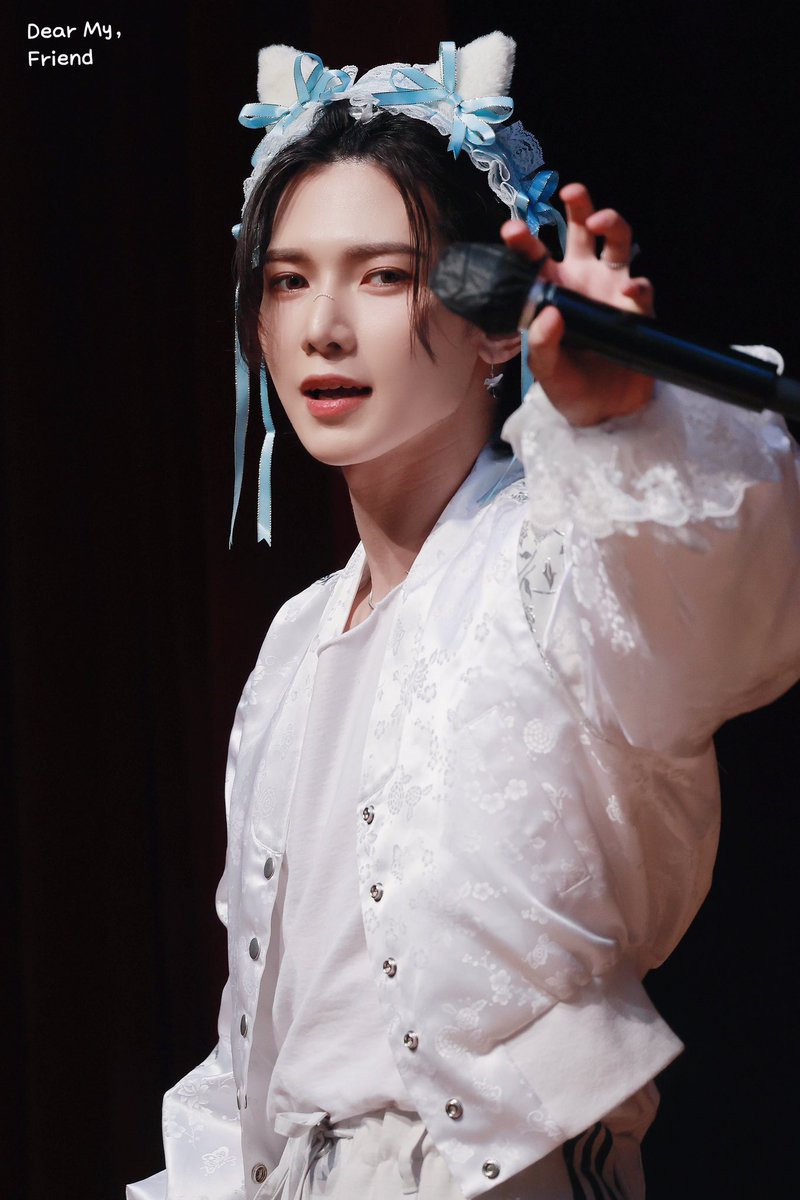 vee is an outlaw on Twitter: "RT @DearMyFriend99: 230623 Fromm store 앙~~~ #YEOSANG #여상 #에이티즈 ...