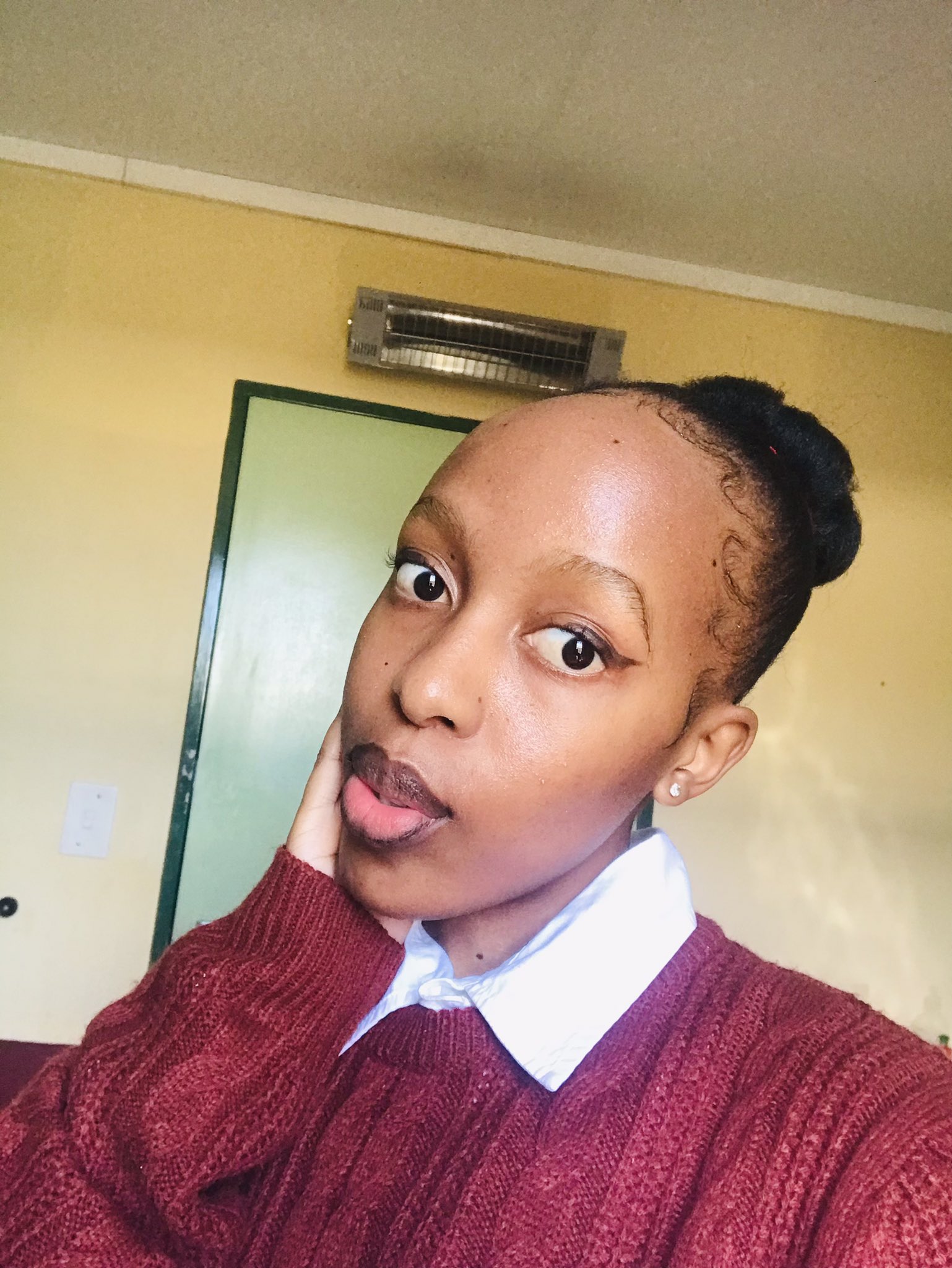 Annah M👩🏻‍⚖️👑🖤 on Twitter: "Looking like a 12 year old girl and stuff☠️ ️😊😛😂 , anyway look ...