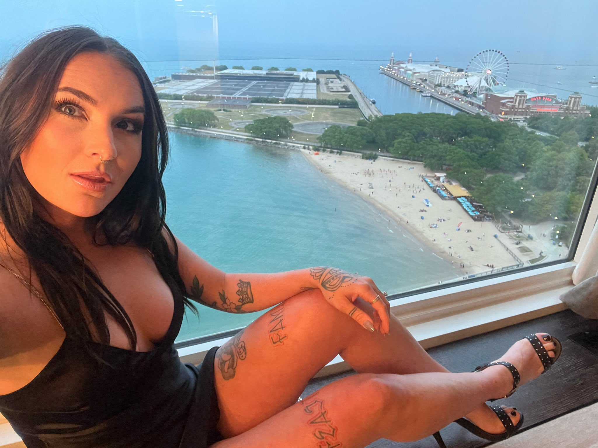 Goddess Emerald on Twitter: "Dinner with a special sub last night I’d say I love Chicago, but I ...