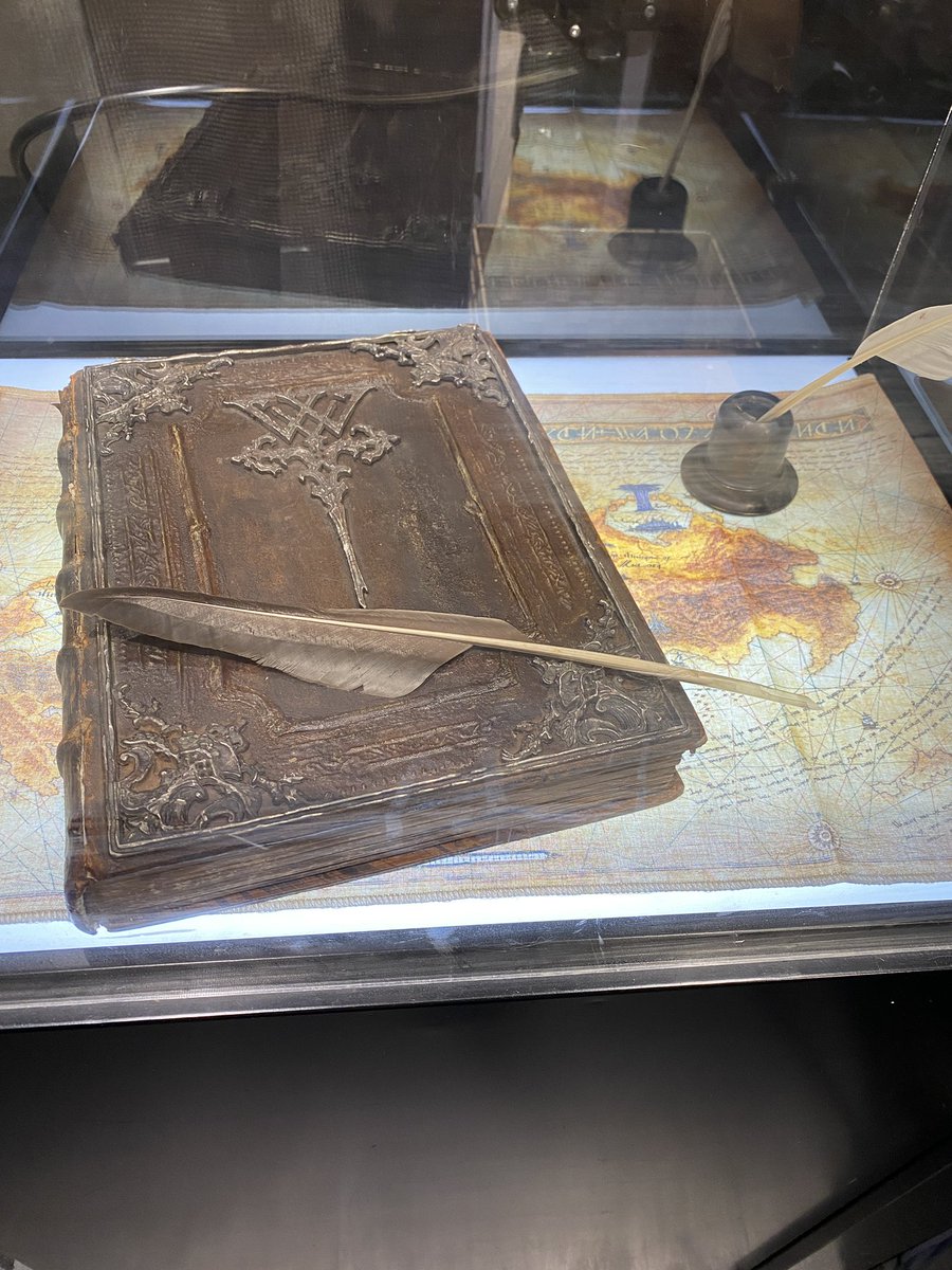オードリーaudrey On Twitter The Ff16 Square Enix Cafe Has The Book About Valisthea That Appears