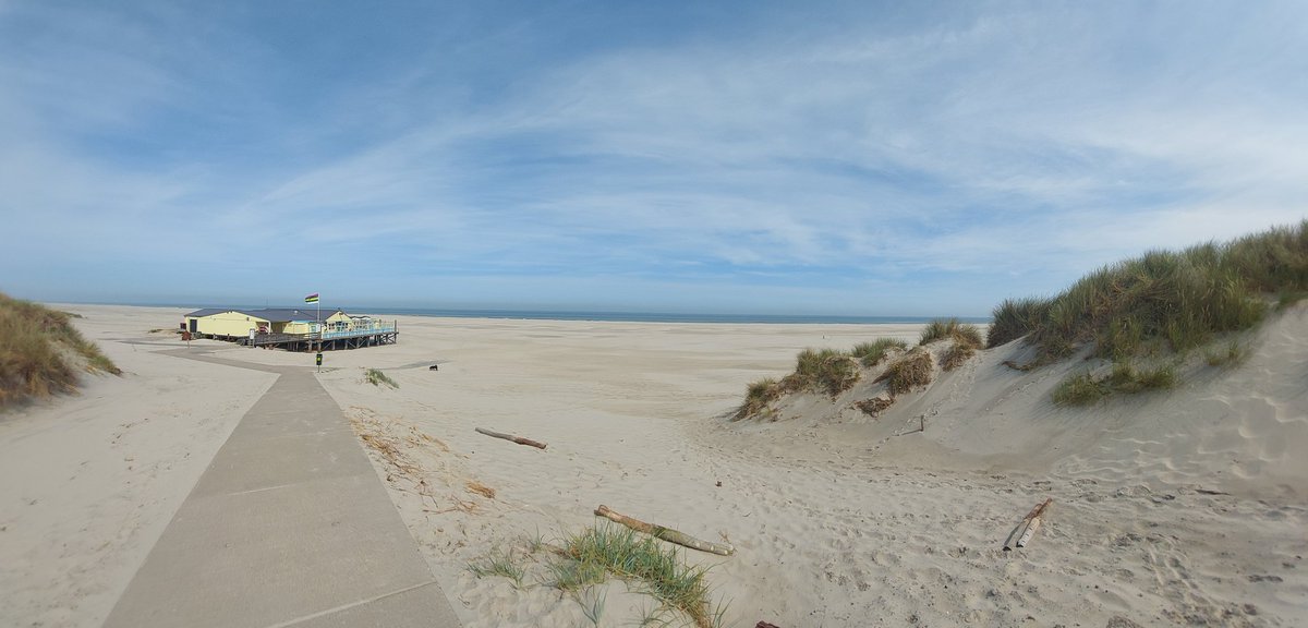 Dorpsdominee on Twitter: "Paar dagen Terschelling. Dat strand ... Genoten!!"