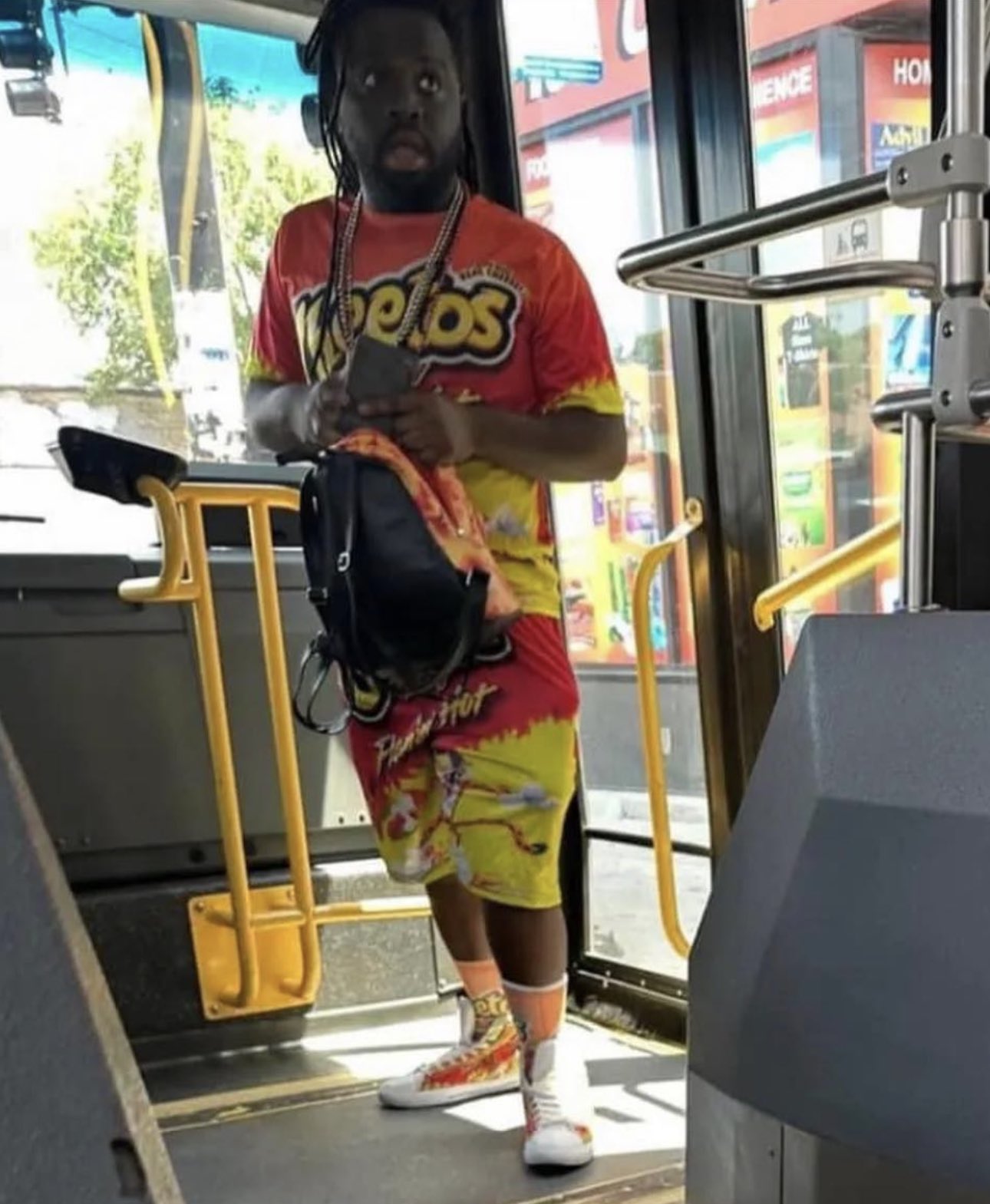 Hoodville on Twitter: "Her: I love hot Cheetos 😍 Me tryna fuccc: https://t.co/ggQ86492JX" / Twitter