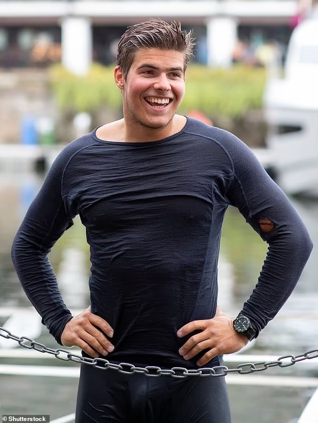 Kate’s Power Suit on Twitter: "Why hello Arthur Chatto"