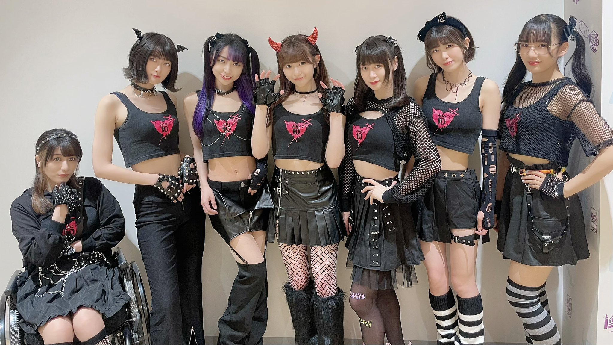 仮面女子:公式ツイッター on Twitter: "We are KAMENJOSHI 💛💙💜 ️🧡🩷💚 https://t.co/GMggcFvKCt" / Twitter