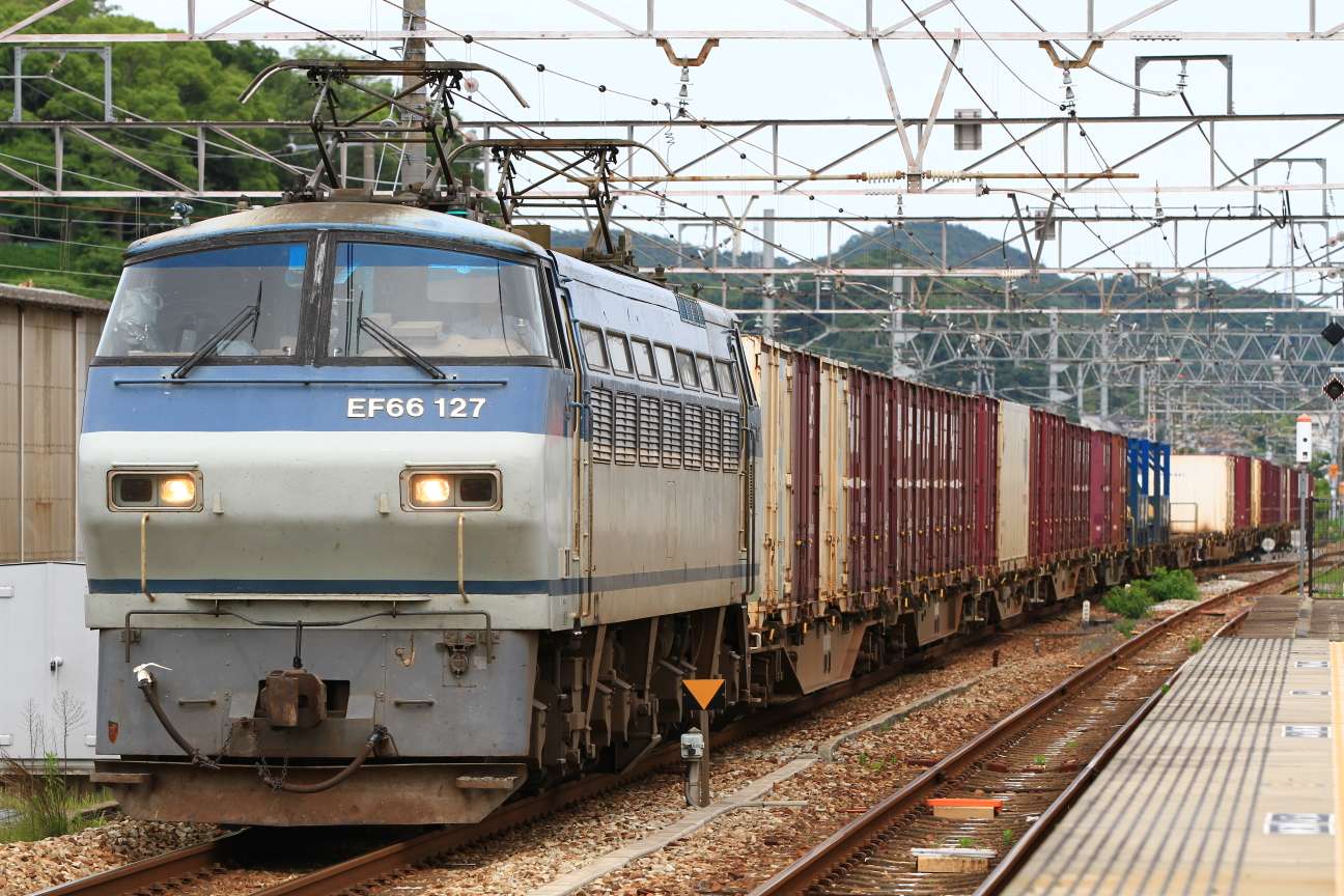 たけのすけ on Twitter: "#2077レ EF66-127 [吹] 1918M D-27 播州赤穂行き 山陽本線・東岡山にて📷 #国鉄色 #115系 https://t.co ...