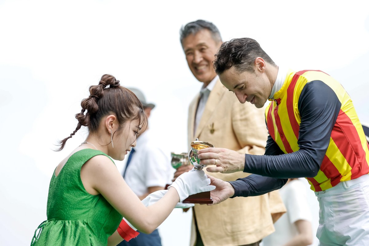 netkeiba on Twitter: "【東京11R 江の島S(3歳上3勝)】 プレゼンターはグリーンチャンネルCMキャラクターの井上咲楽さんでした。#井上咲楽 #クリストフ・ルメール ...