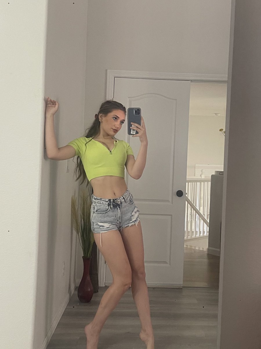 Khloe Kingsley On Twitter Rt Serafinasucks Hello Sera Here Plz