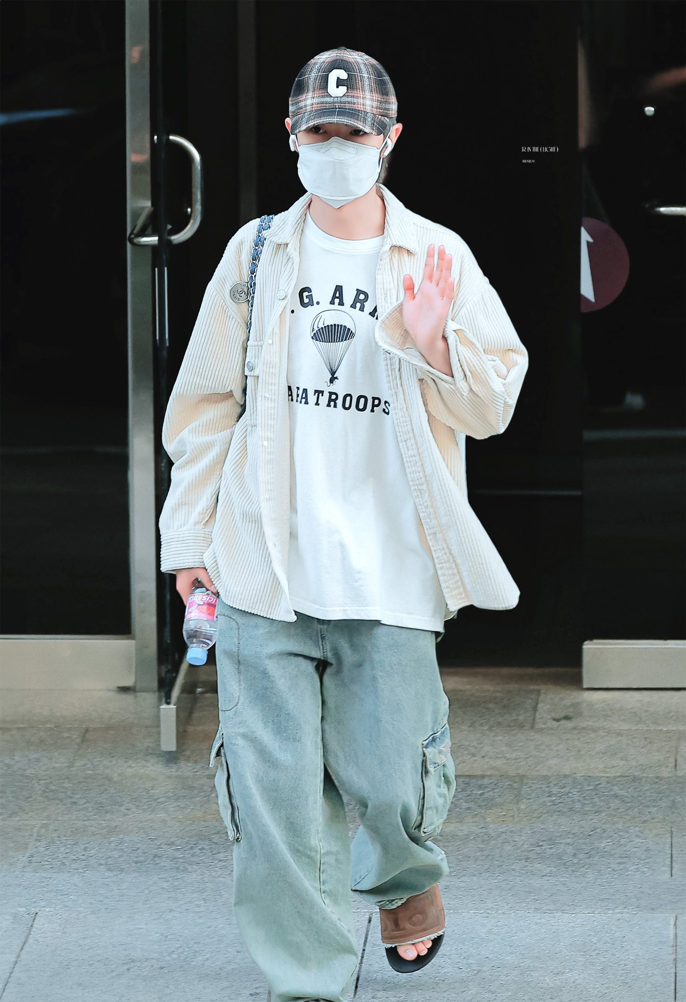 𝙍 𝙄𝙉 𝙏𝙃𝙀 𝙇𝙄𝙂𝙃𝙏. on Twitter: "230623 뮤직뱅크 퇴근 HQ 무민잉 #RENJUN #런쥔 #NCTDREAM #仁俊@NCTsmtown_DREAM ...